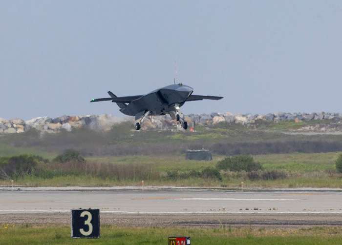 Lolos Tiga Uji Penerbangan Operasional di Pasifik, Drone 'Loyal Wingman ...